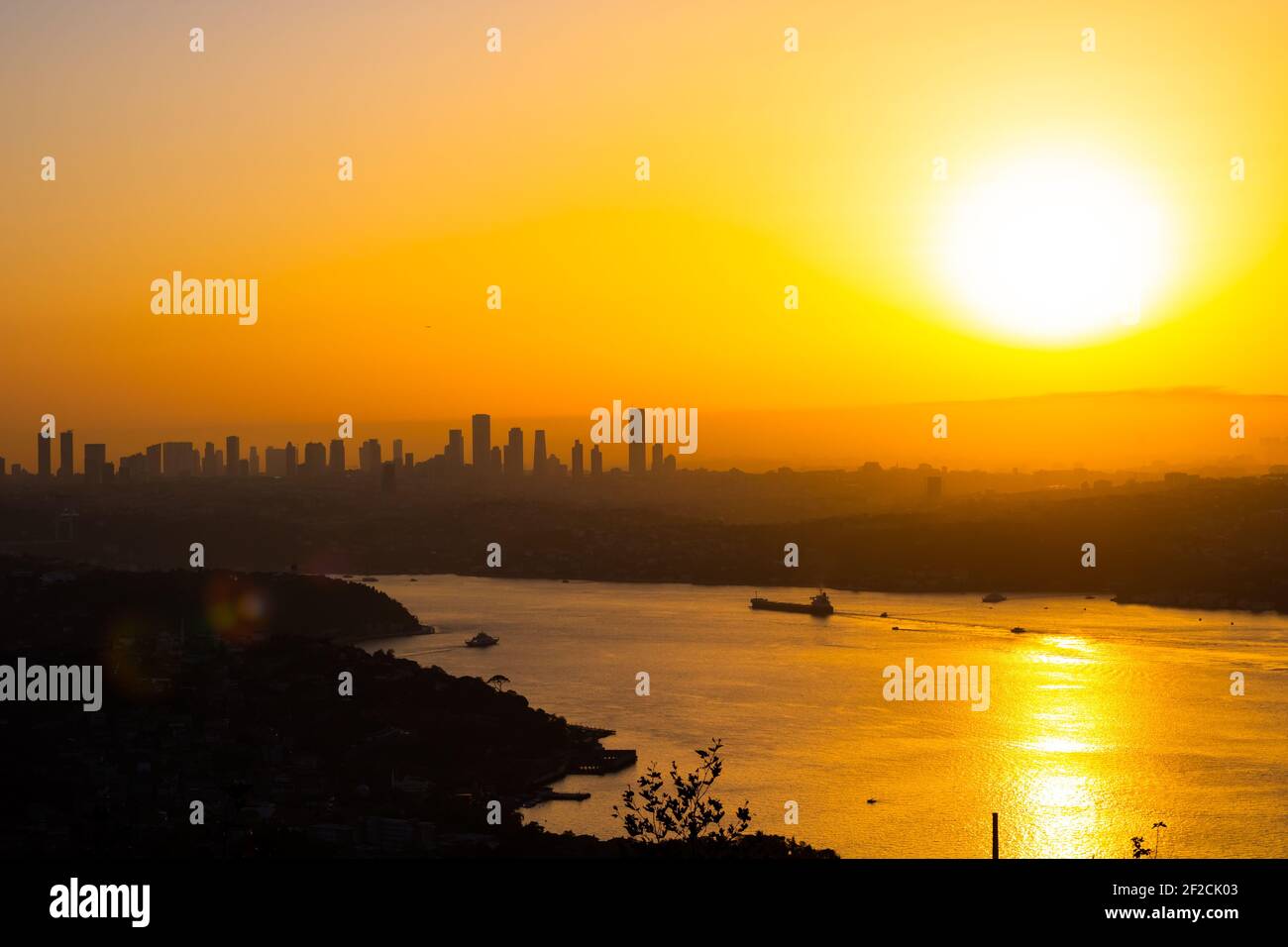 Cityscape of Istanbul and Bosphorus from Beykoz at sunset. Istanbul ...