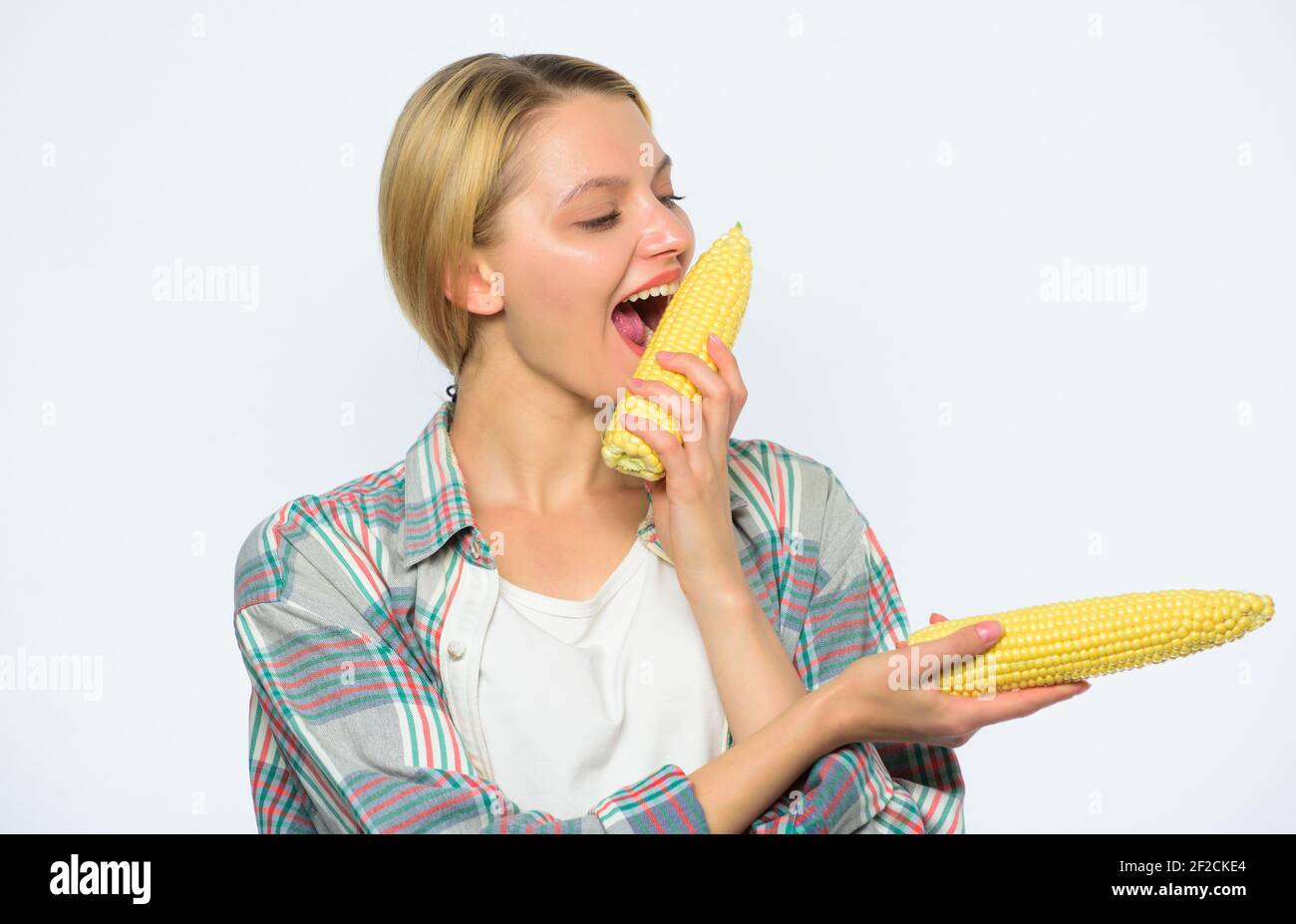 Young woman eating corn on the cob hi-res stock photography and images ...