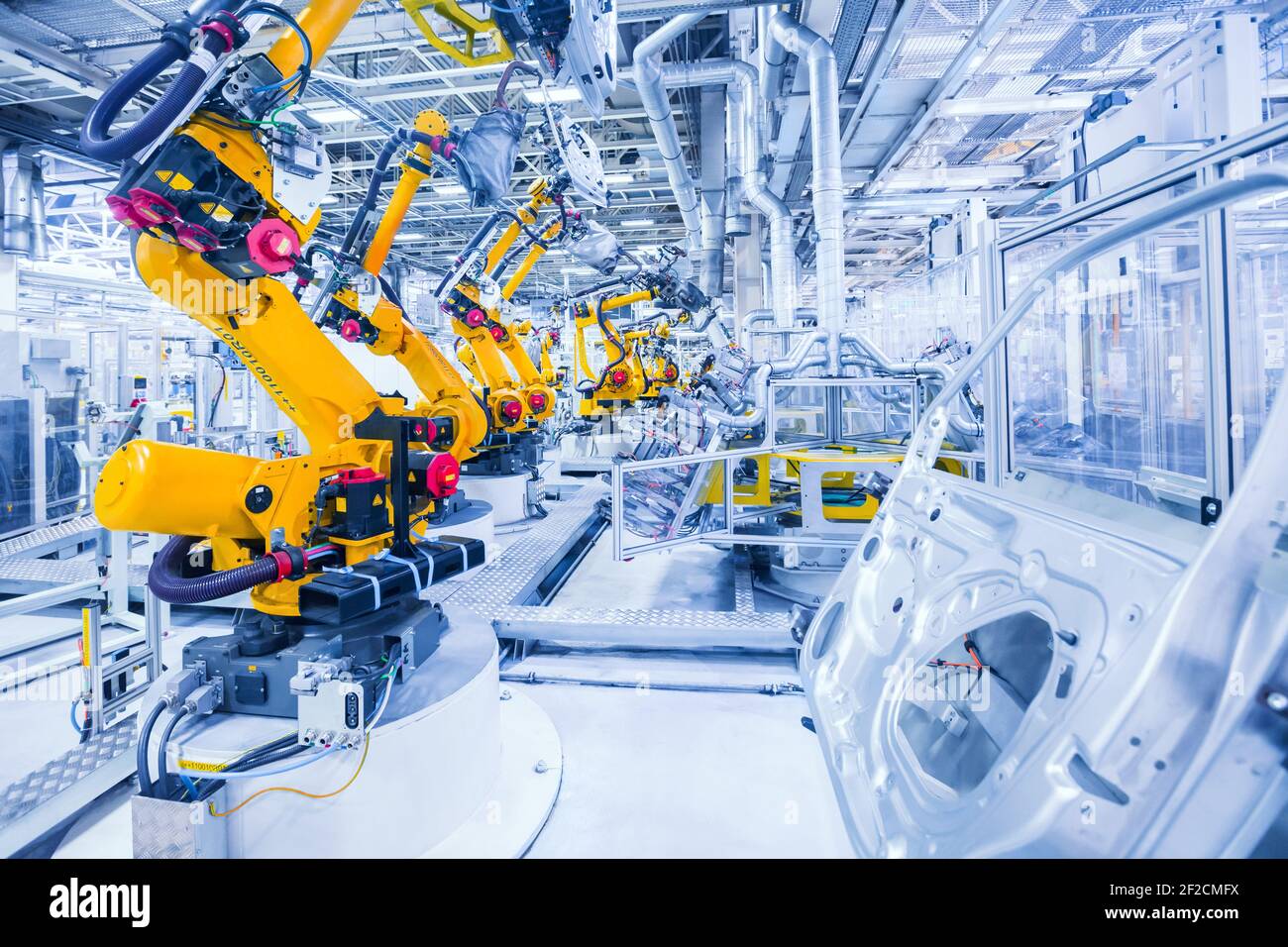 robots in a car factory Stock Photo - Alamy