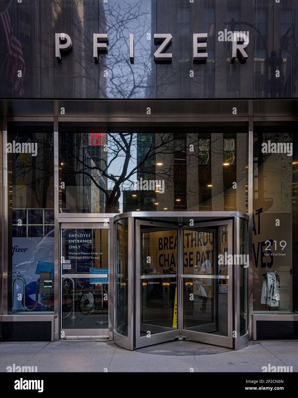 Worldwide headquarters hi-res stock photography and images - Alamy