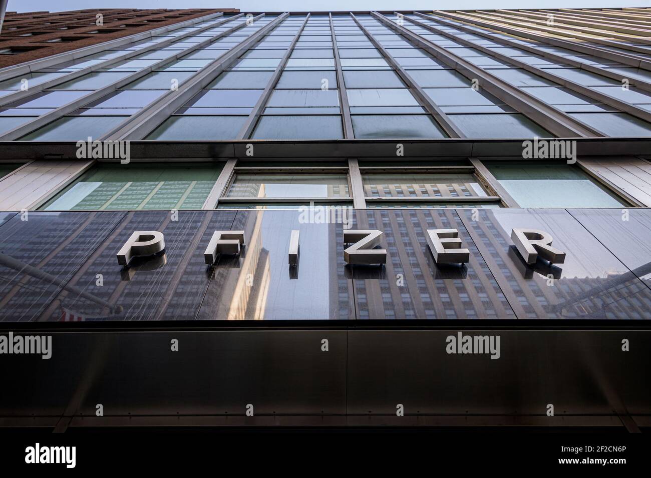 Worldwide headquarters hi-res stock photography and images - Alamy