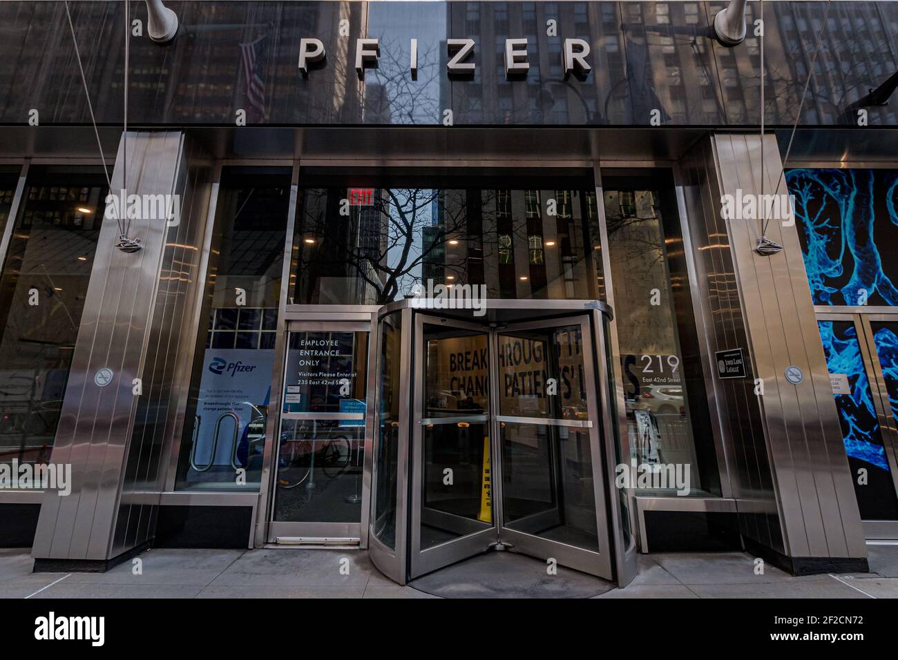 Worldwide headquarters hi-res stock photography and images - Alamy