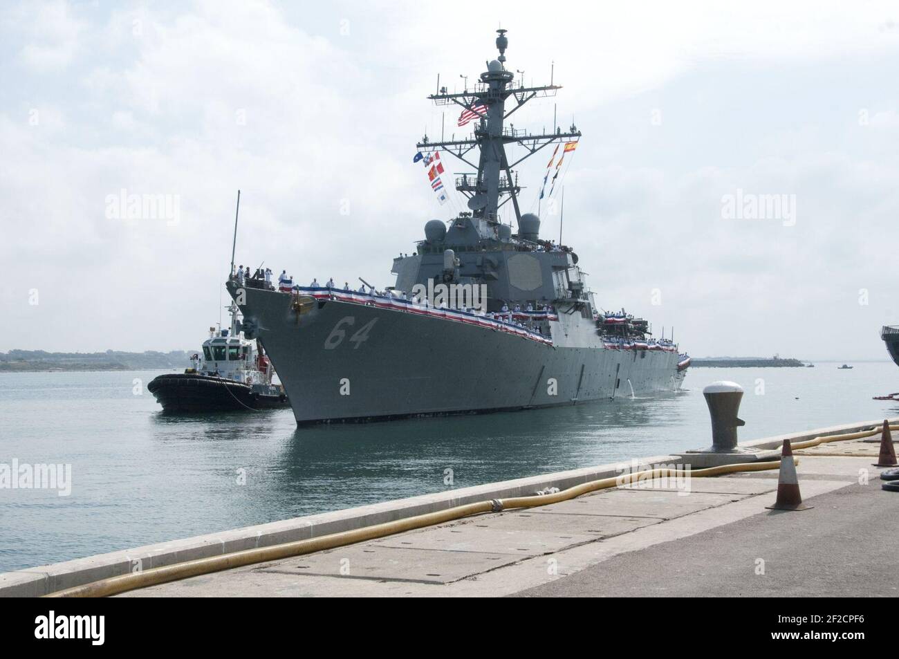 Port bow view of USS Carney (DDG-64) pulling into Rota with tug 150925 ...