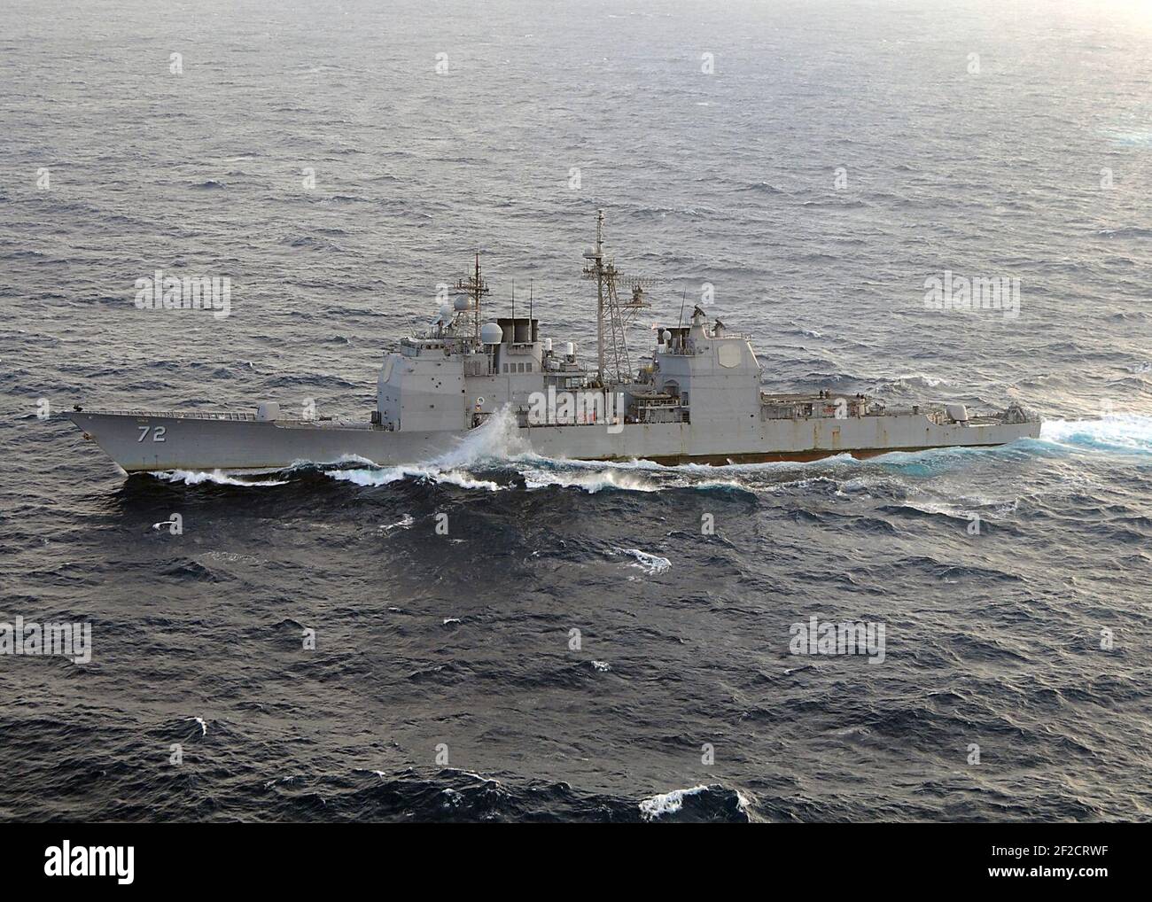 Port side view of USS Vella Gulf (CG-72) at high speed during torpedo ...
