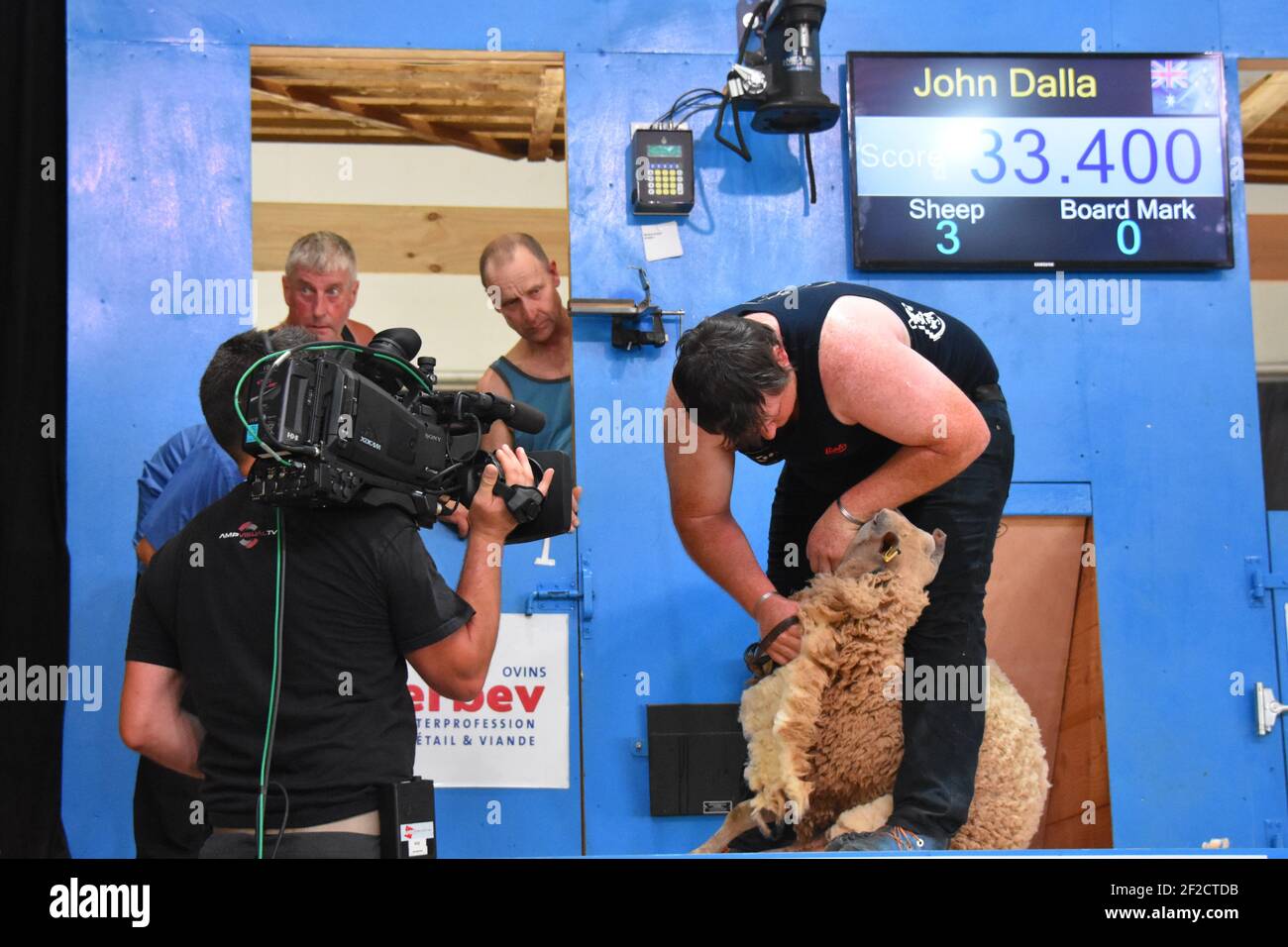 Shearing australia hi-res stock photography and images - Alamy