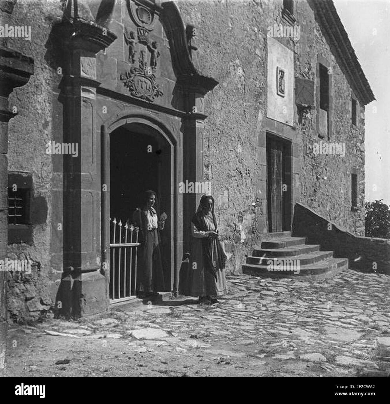 Portada de l'església de Sant Segimon (cropped Stock Photo - Alamy
