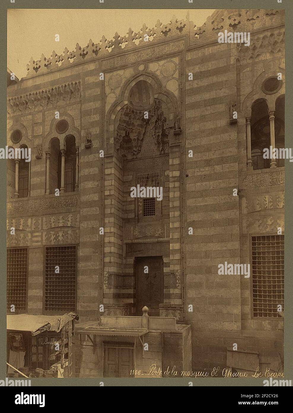 Porte de la mosquée El-Ghourie. Le Caire - Bonfils Stock Photo - Alamy