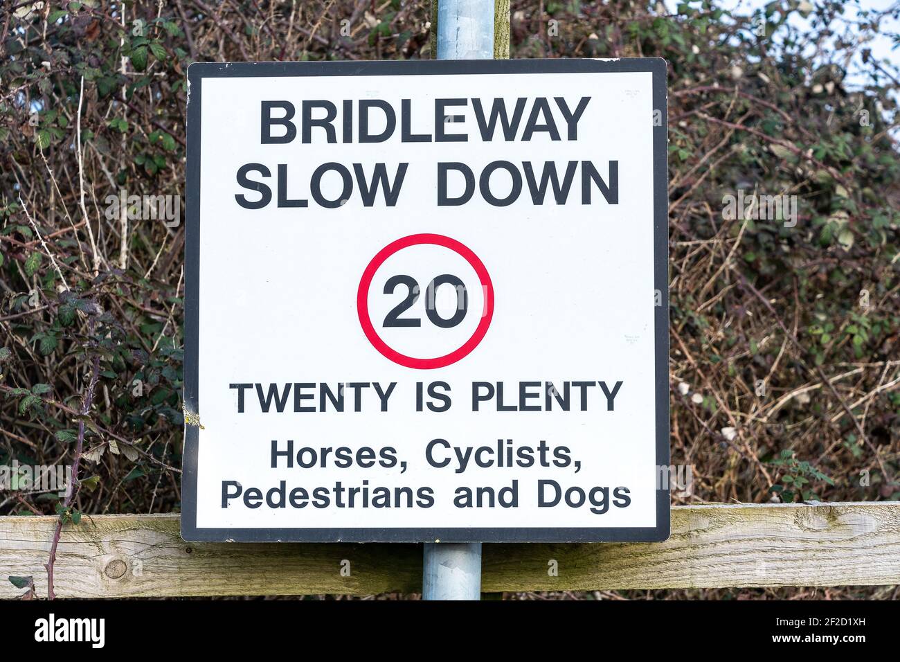 Horse riders warning sign hi-res stock photography and images - Alamy