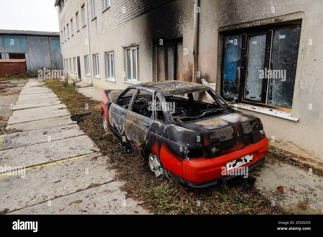 Burnt red car after fire accidenthorizontal Stock Photo - Alamy