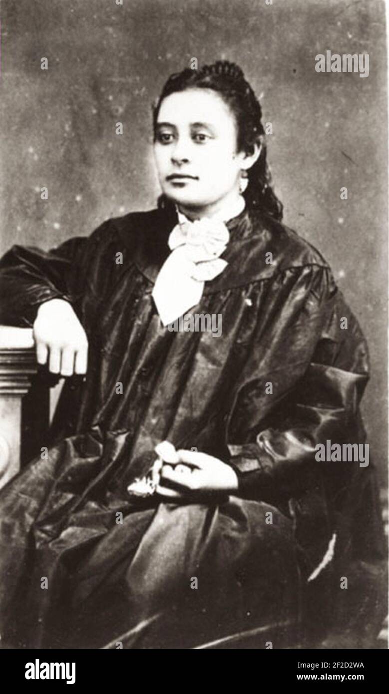 Portrait de femme, prise en studio, par Mme Hoare Stock Photo - Alamy