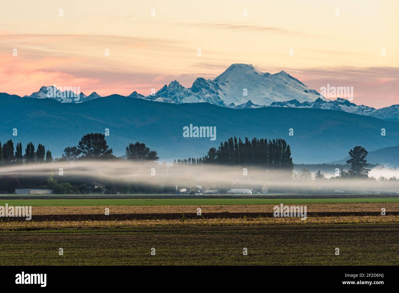 Volcano mist hi-res stock photography and images - Alamy