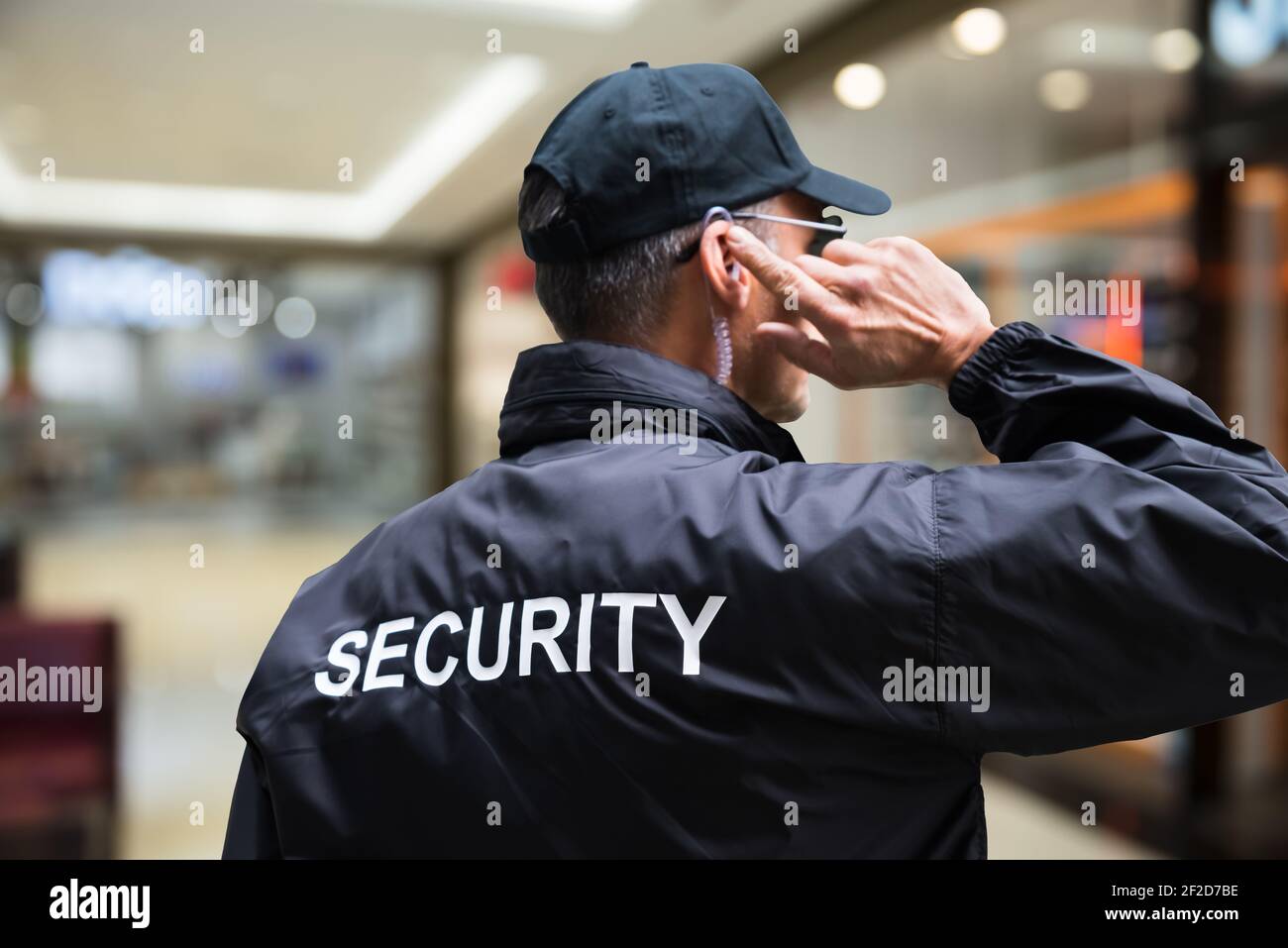 Security guard shopping mall hi-res stock photography and images - Alamy