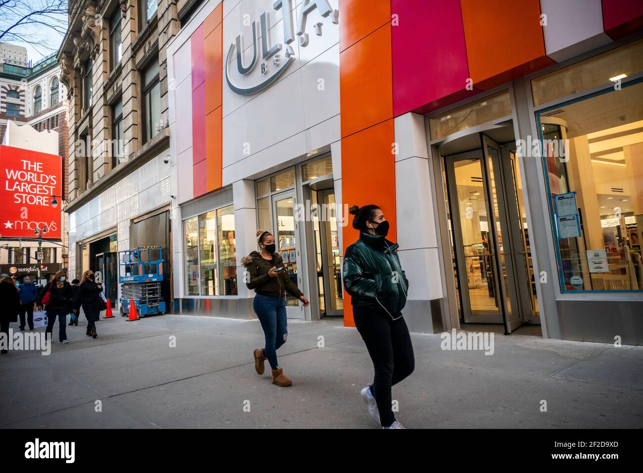 Beauty products logo hi-res stock photography and images - Alamy