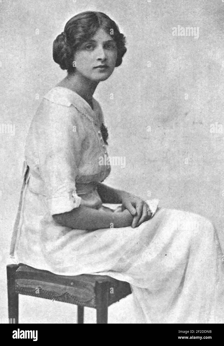 Portrait of Gladys Cooper Stock Photo - Alamy