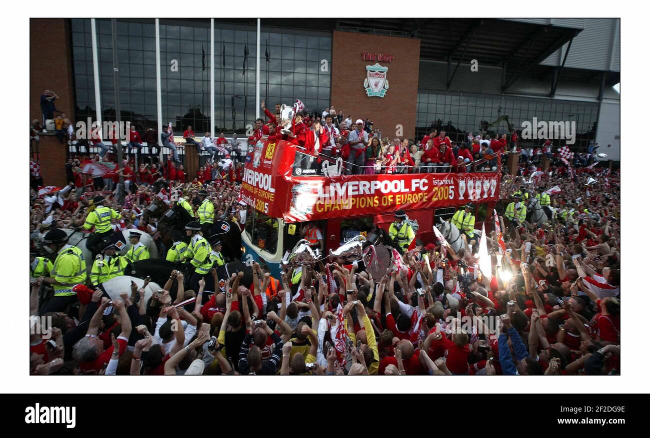 Team celebrations hi-res stock photography and images - Alamy