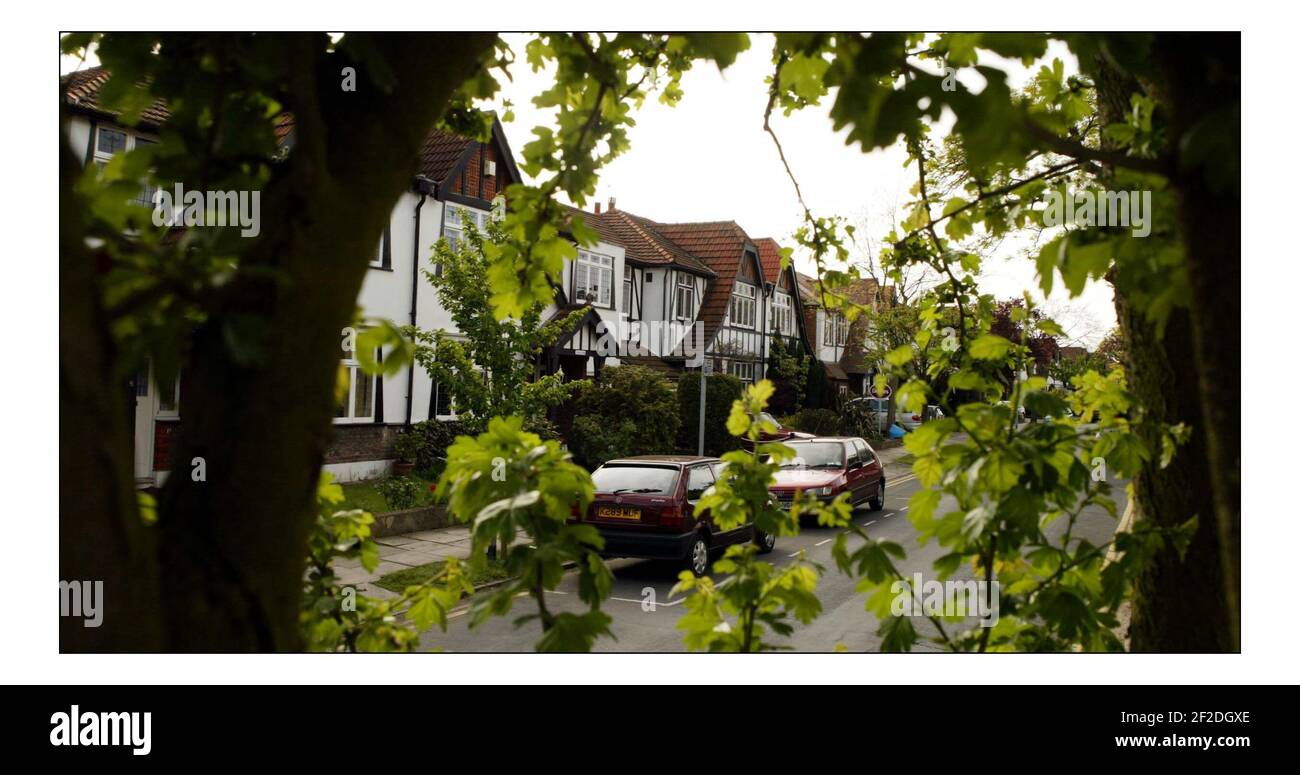 Suburban Serbiton in SW London.pic David Sandison 29/4/2005 Stock Photo ...