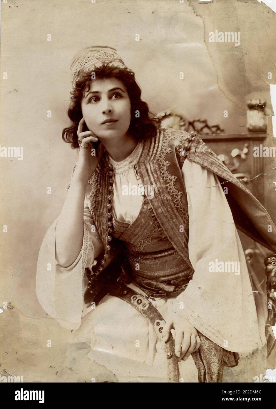 Viola twelfth night hi-res stock photography and images - Alamy