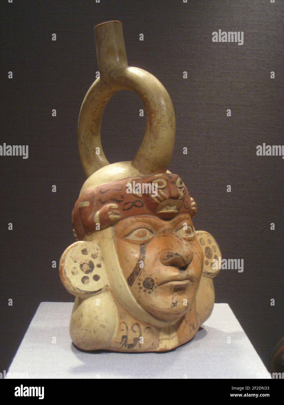 Ceramic vessel portrait vessel moche hi-res stock photography and ...