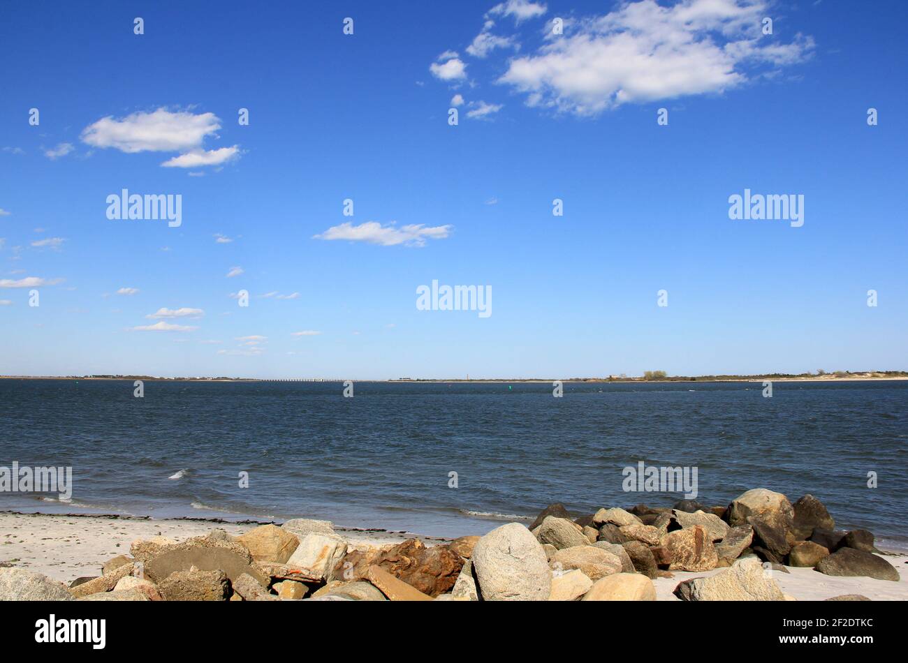 Clear sky over ocean hi-res stock photography and images - Alamy