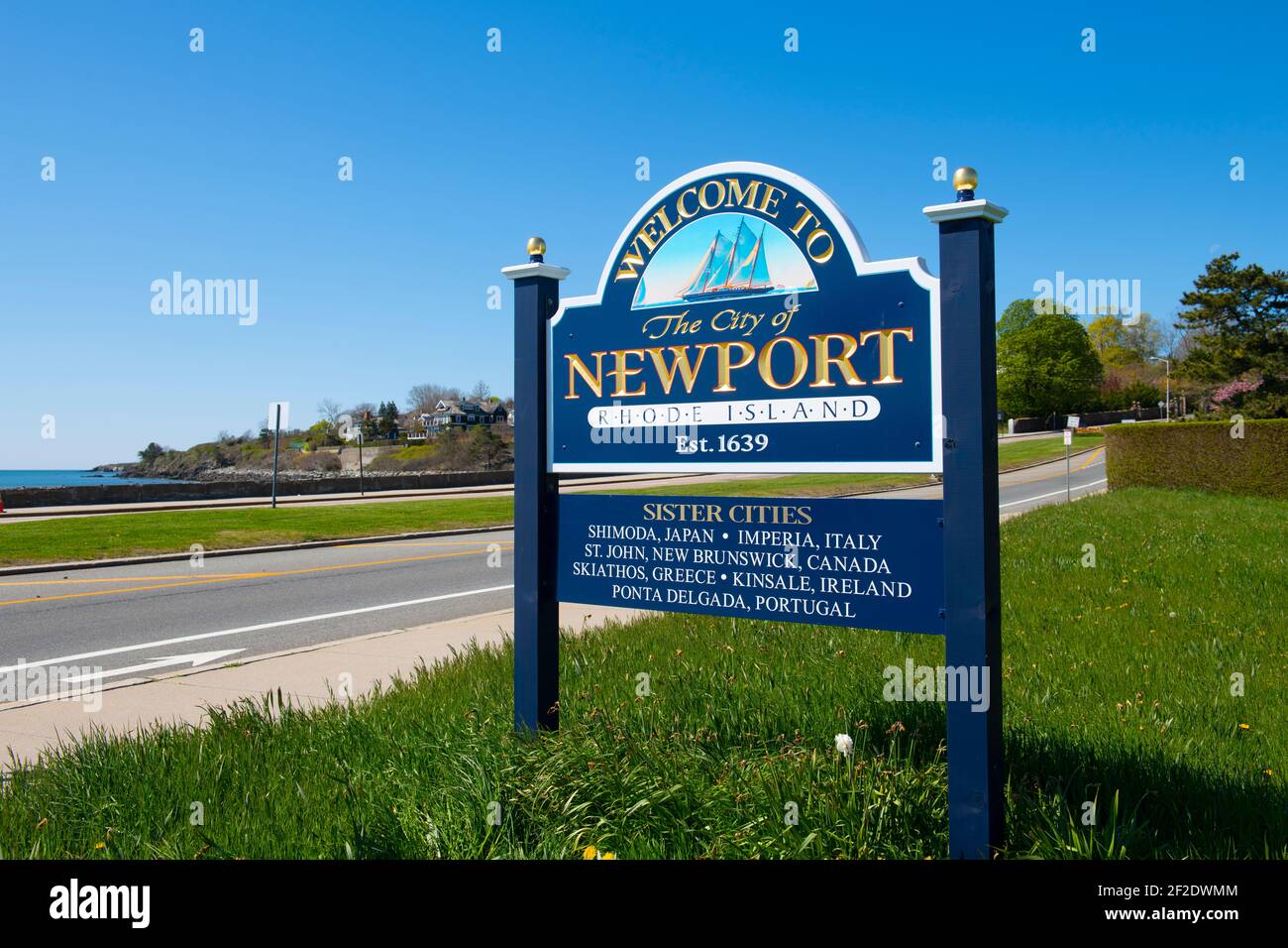 Welcome to the City of Newport sign at the entrance of Newport, Rhode ...