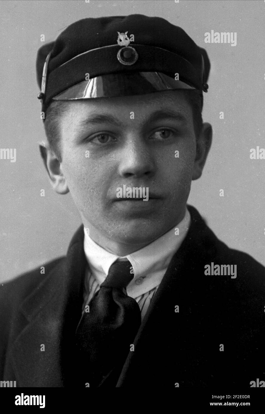 Portrett, mann med studentlue. Knut Knutsen by Gustav Borgen 1919–03–20 ...