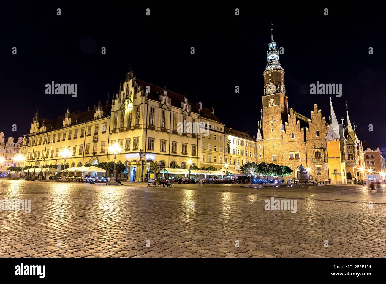Old City Hall in Wroclaw, Poland in a summer night Stock Photo - Alamy