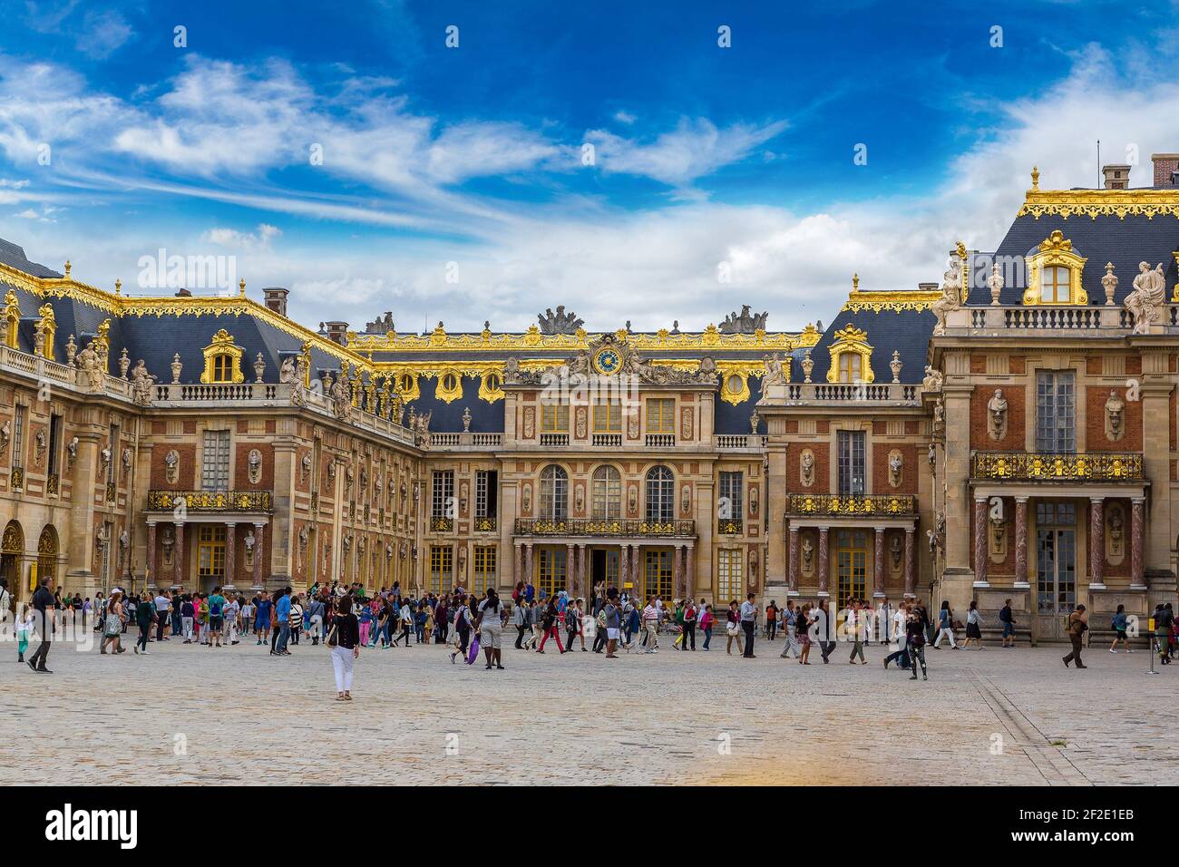 Chateau de versailles front view hi-res stock photography and images ...