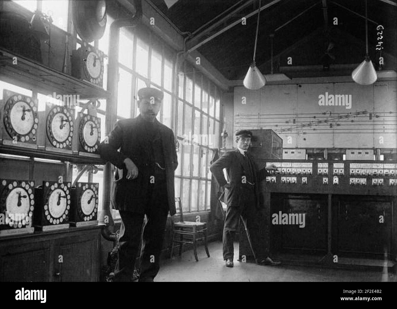 Poste d'aiguillage de la gare des Batignolles en 1913 Stock Photo - Alamy