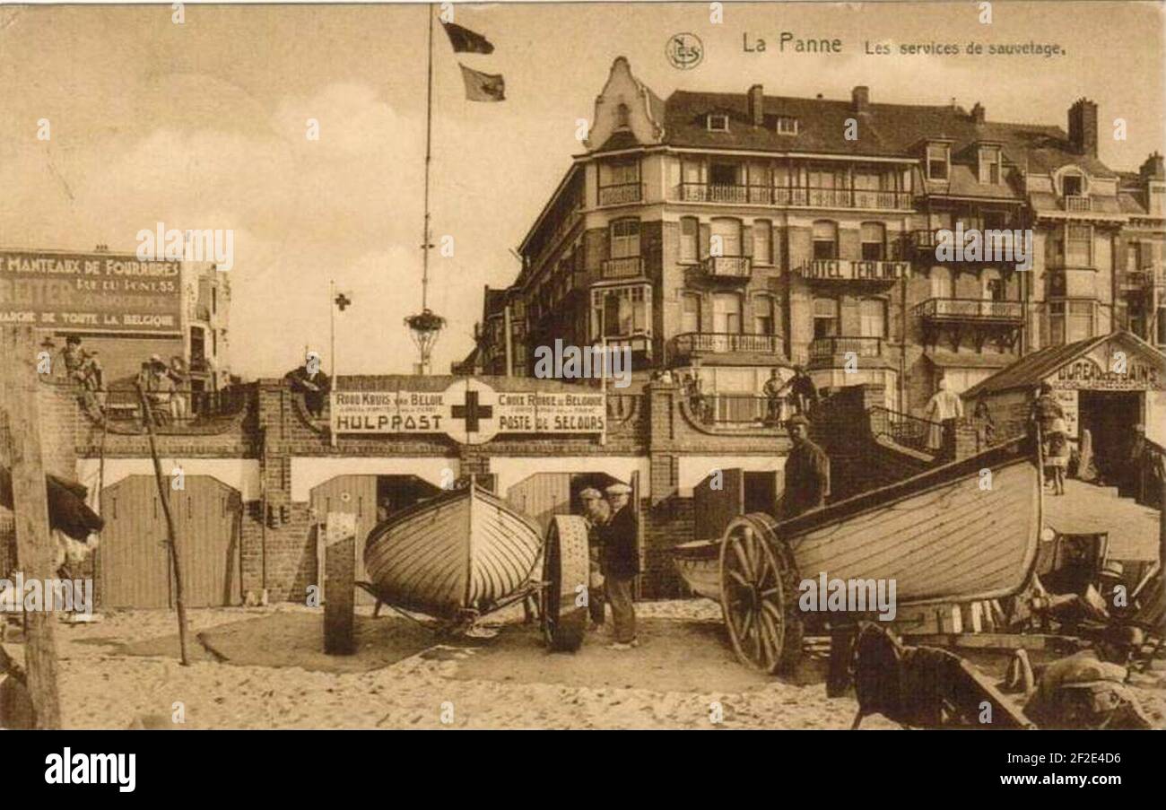 Poste Secours Croix-Rouge La Panne ca 1930 Stock Photo - Alamy