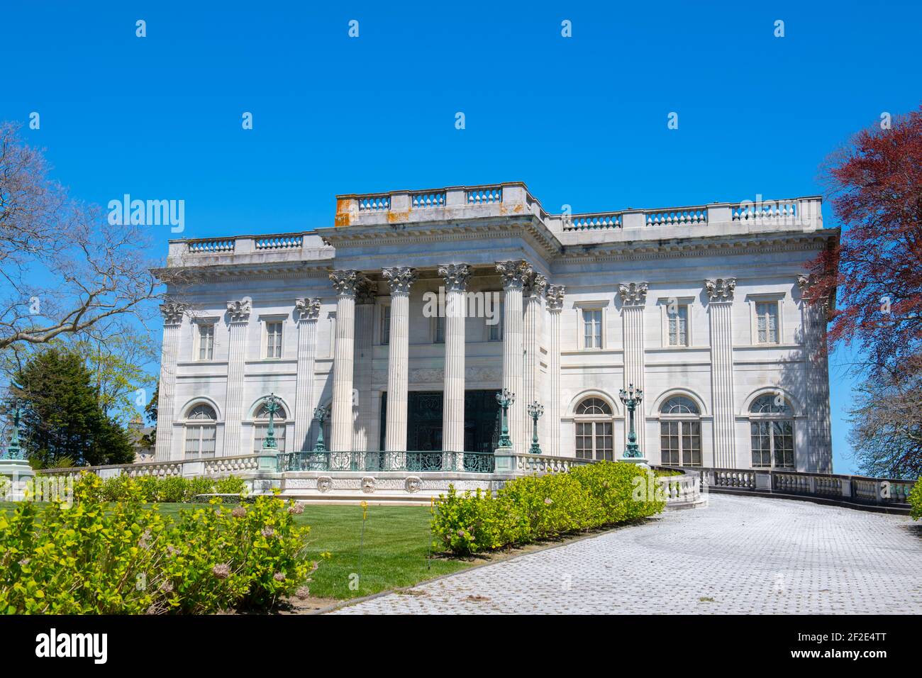 Marble House is a Gilded Age mansion with Beaux Arts style in Bellevue ...