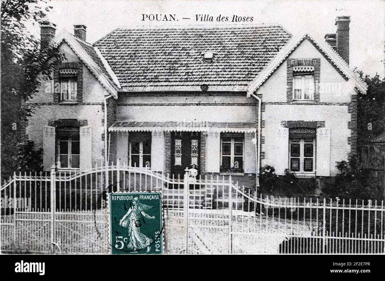 Pouan-les-Vallées villa des roses Stock Photo - Alamy