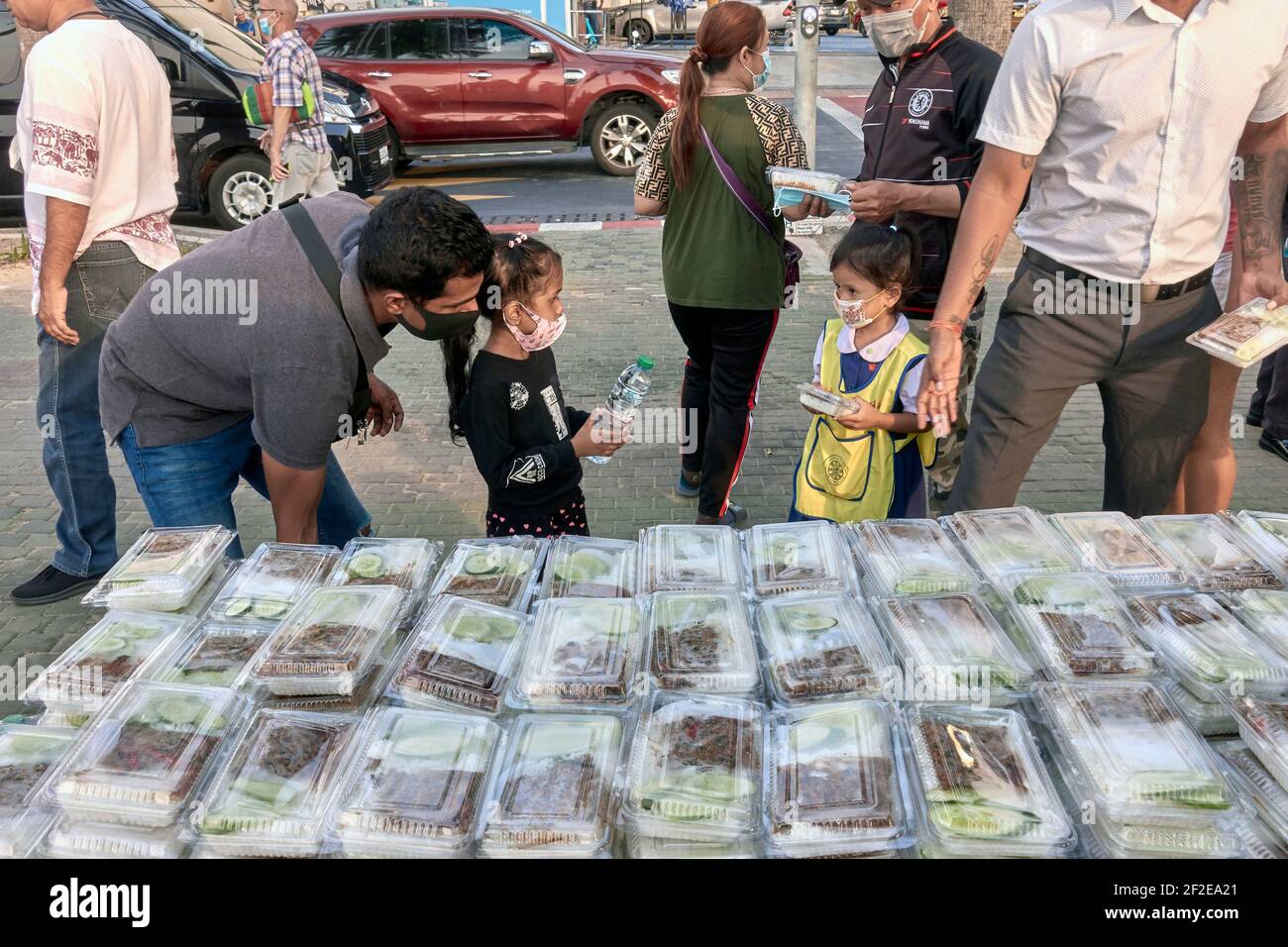 Handing free food and drink hi-res stock photography and images - Alamy