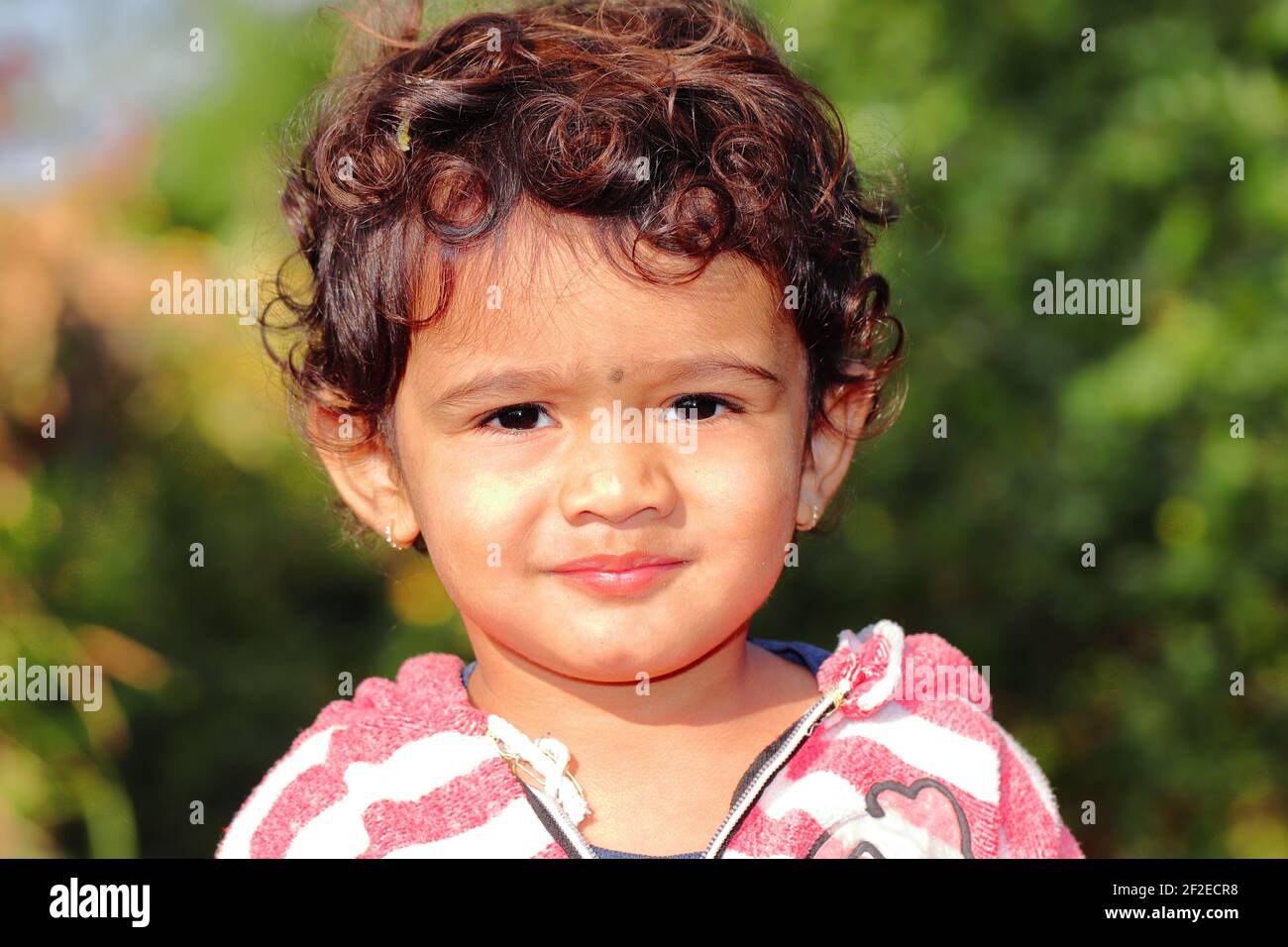 India children close up outdoors hi-res stock photography and images ...
