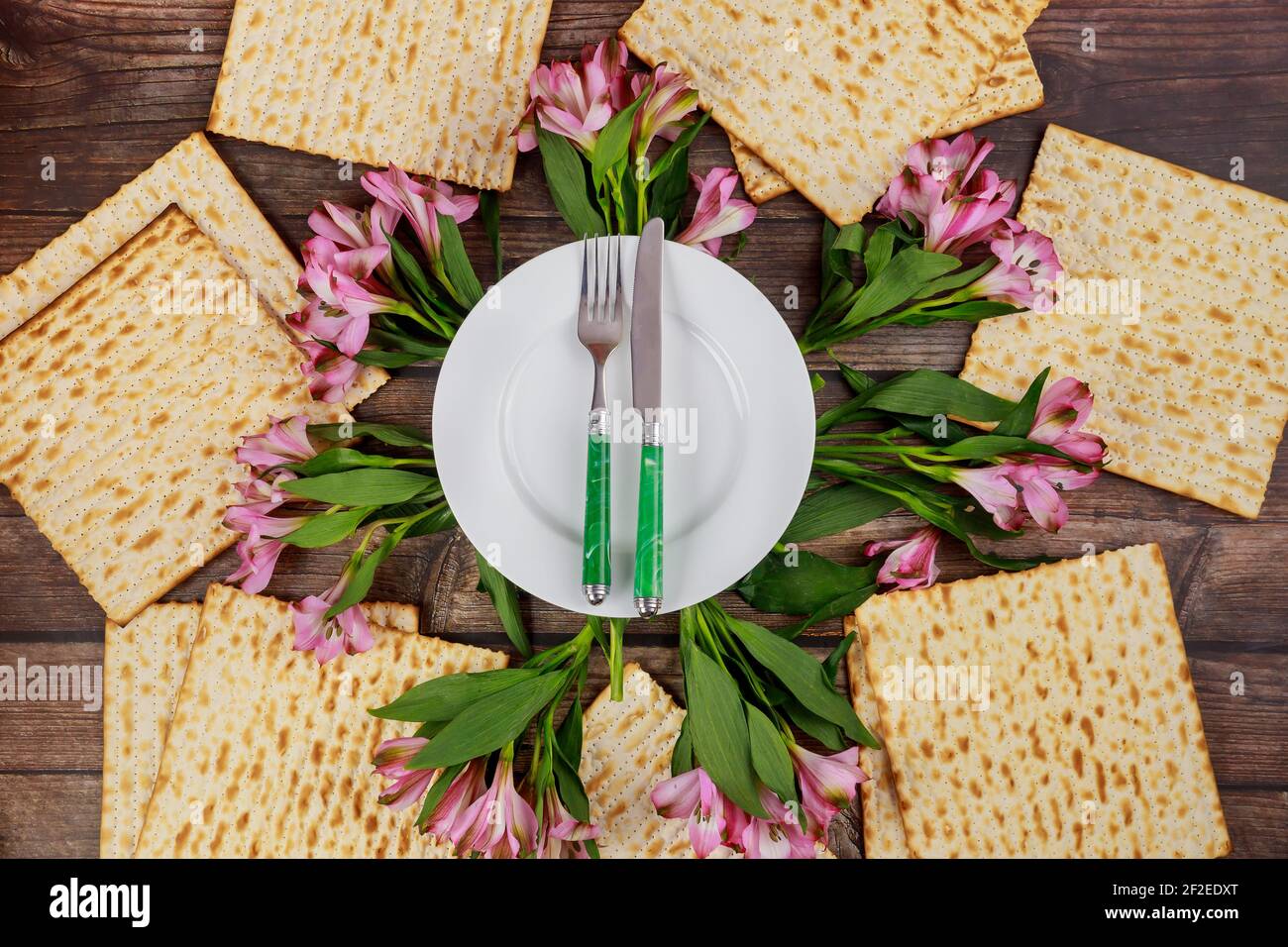 Dinner table set with flowers for Passover. Jewish holiday Pesach Stock ...