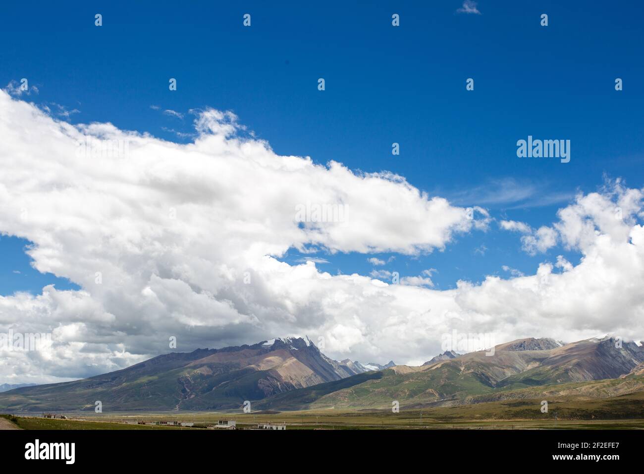 Natural scenery of Tibetan Plateau in China Stock Photo - Alamy
