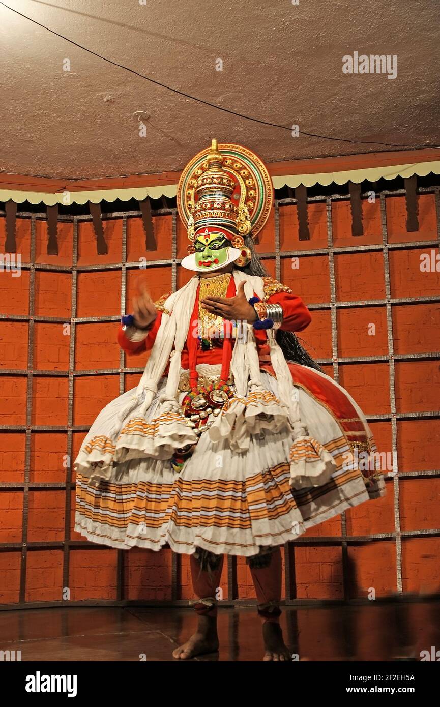Kathakali tradional dance actor. Kochi (Cochin), India Stock Photo - Alamy