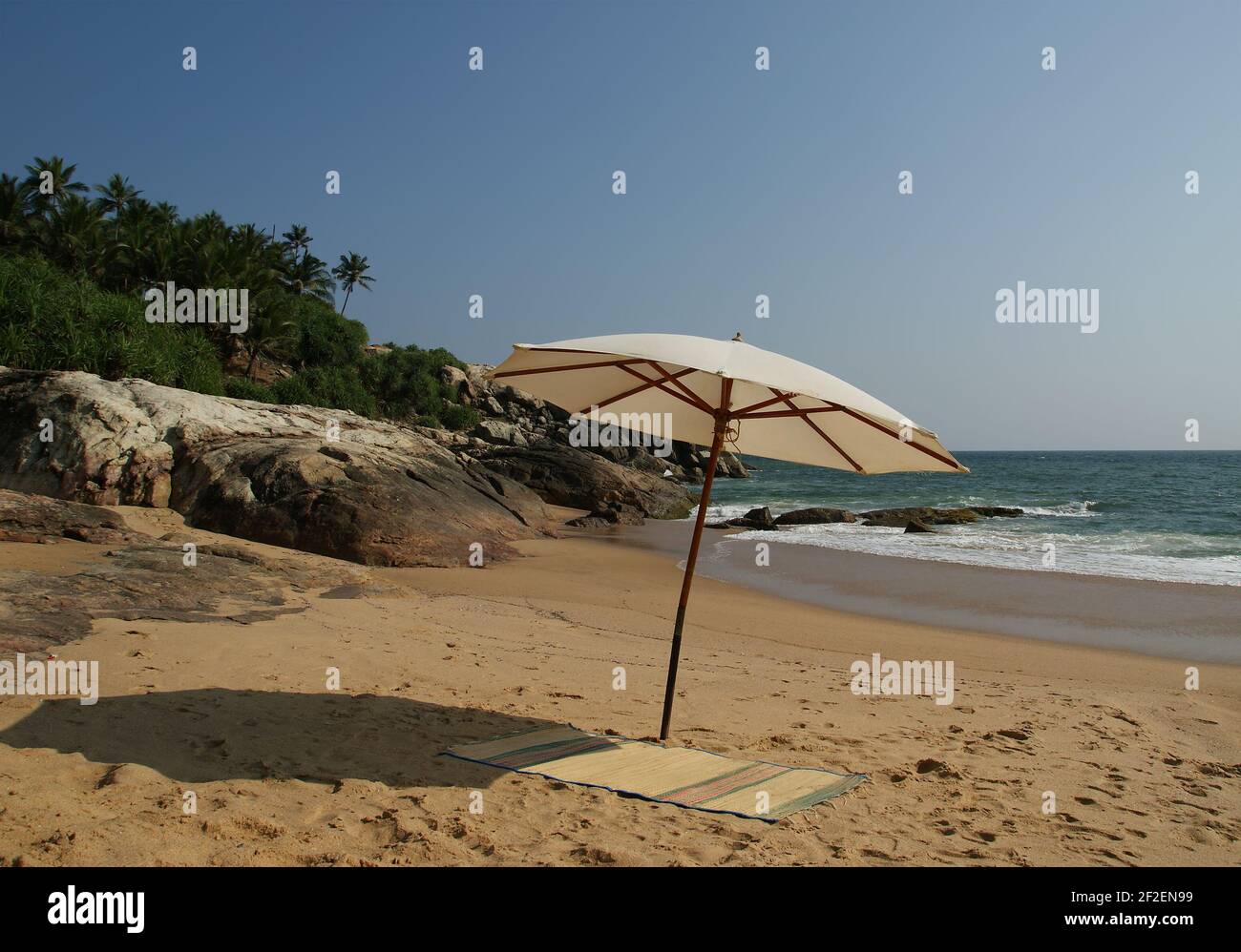 Parasol on a sandy beach. Ocean Stock Photo - Alamy