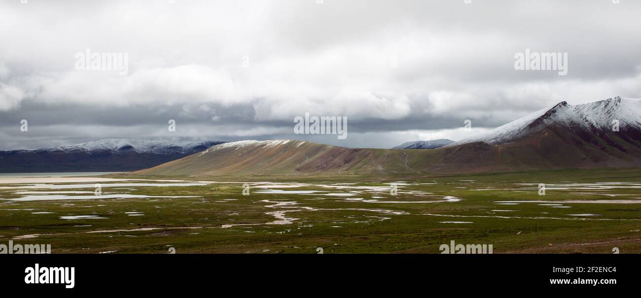 Natural scenery of Tibetan Plateau in China Stock Photo - Alamy