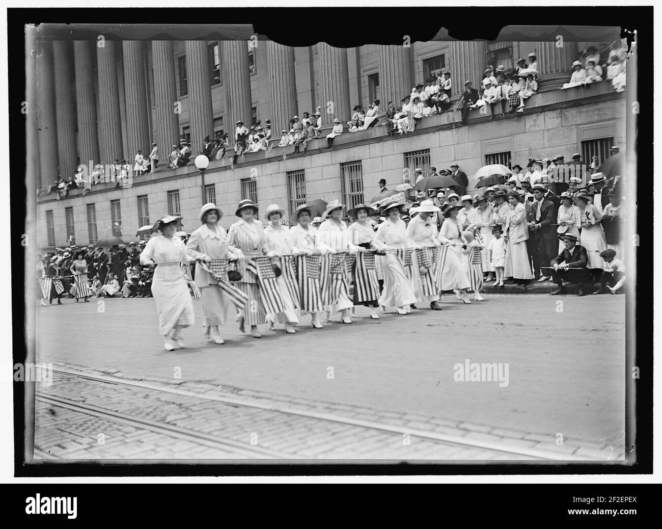 PREPAREDNESS PARADE. UNITS OF WOMEN IN PARADE Stock Photo - Alamy