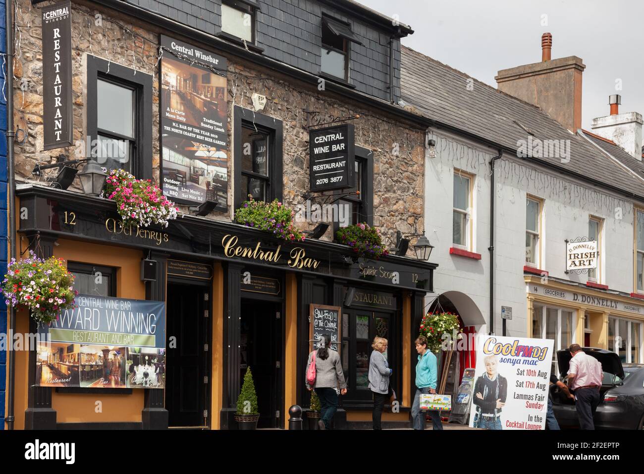 Central bar hi-res stock photography and images - Alamy