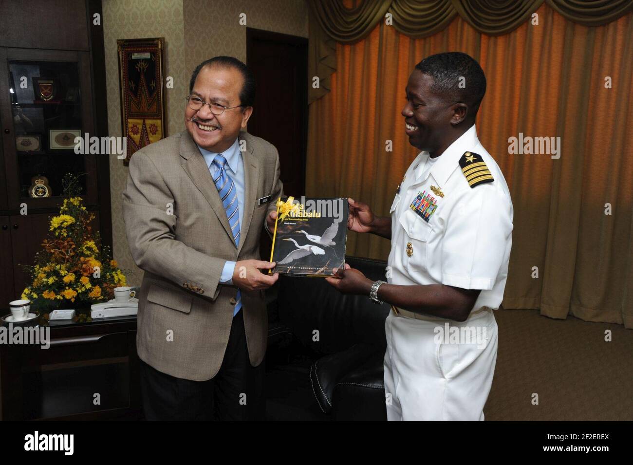 Presenting her book hi-res stock photography and images - Alamy