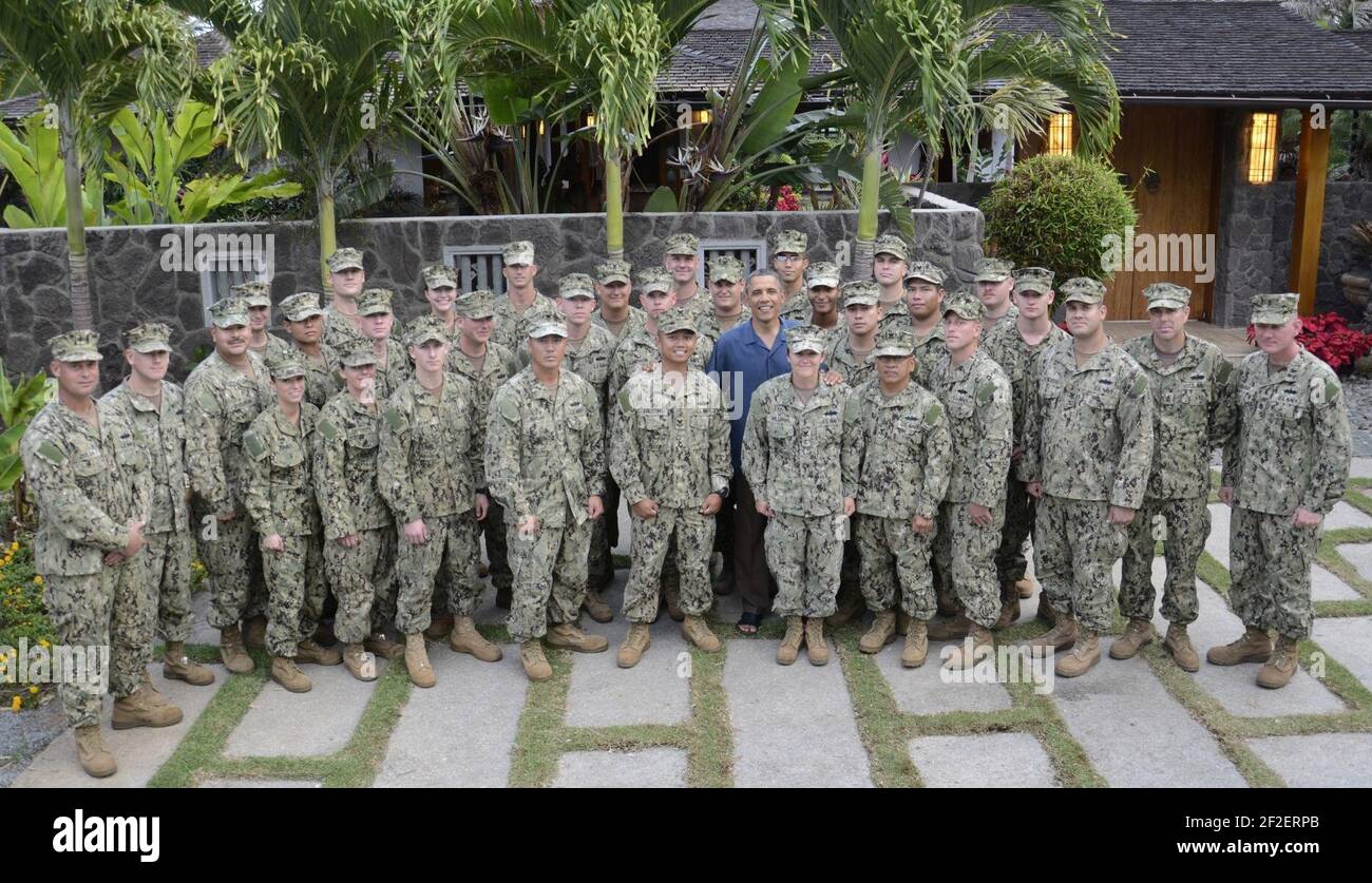 President Barack Obama poses with Seabees 122612 Stock Photo - Alamy
