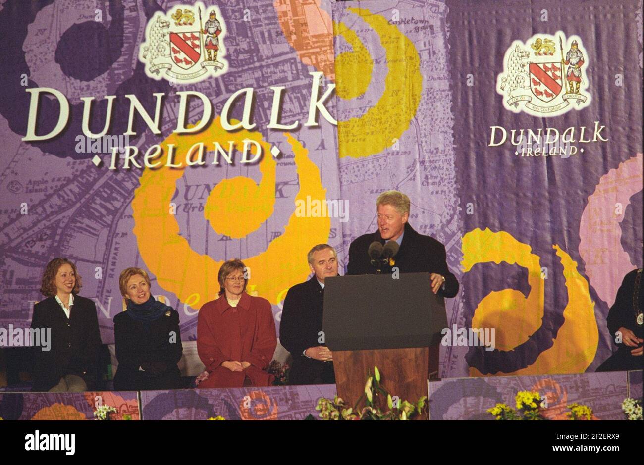President Bill Clinton addresses the people of Dundalk Stock Photo - Alamy