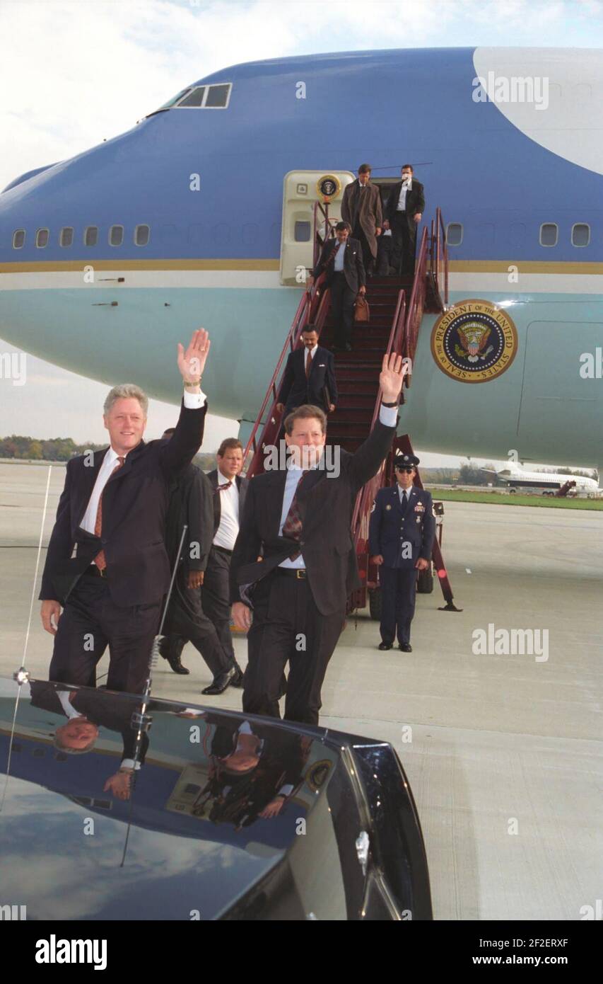 President Bill Clinton and Vice President Al Gore disembark from Air ...