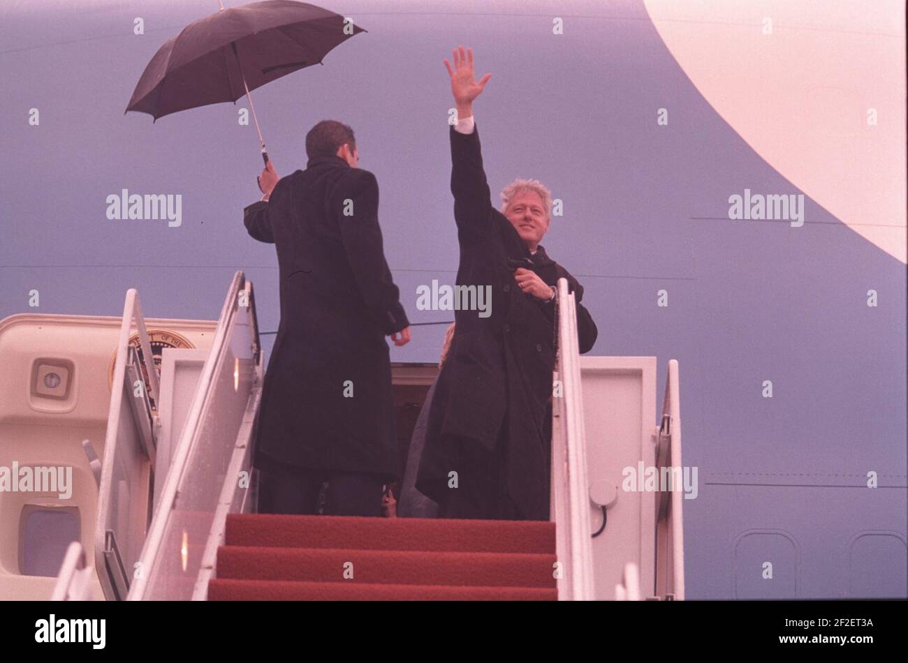 President bill clinton waves hi-res stock photography and images - Alamy