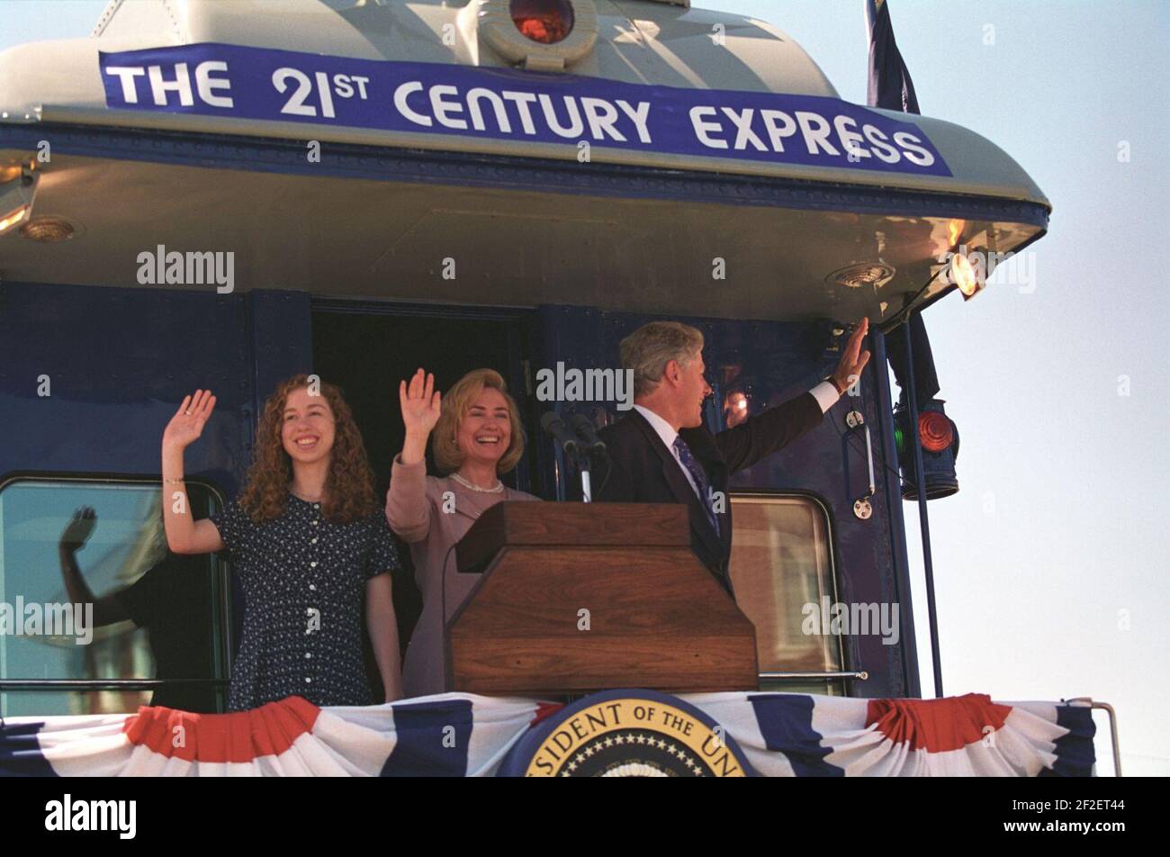 Bill clinton president waving hi-res stock photography and images - Alamy