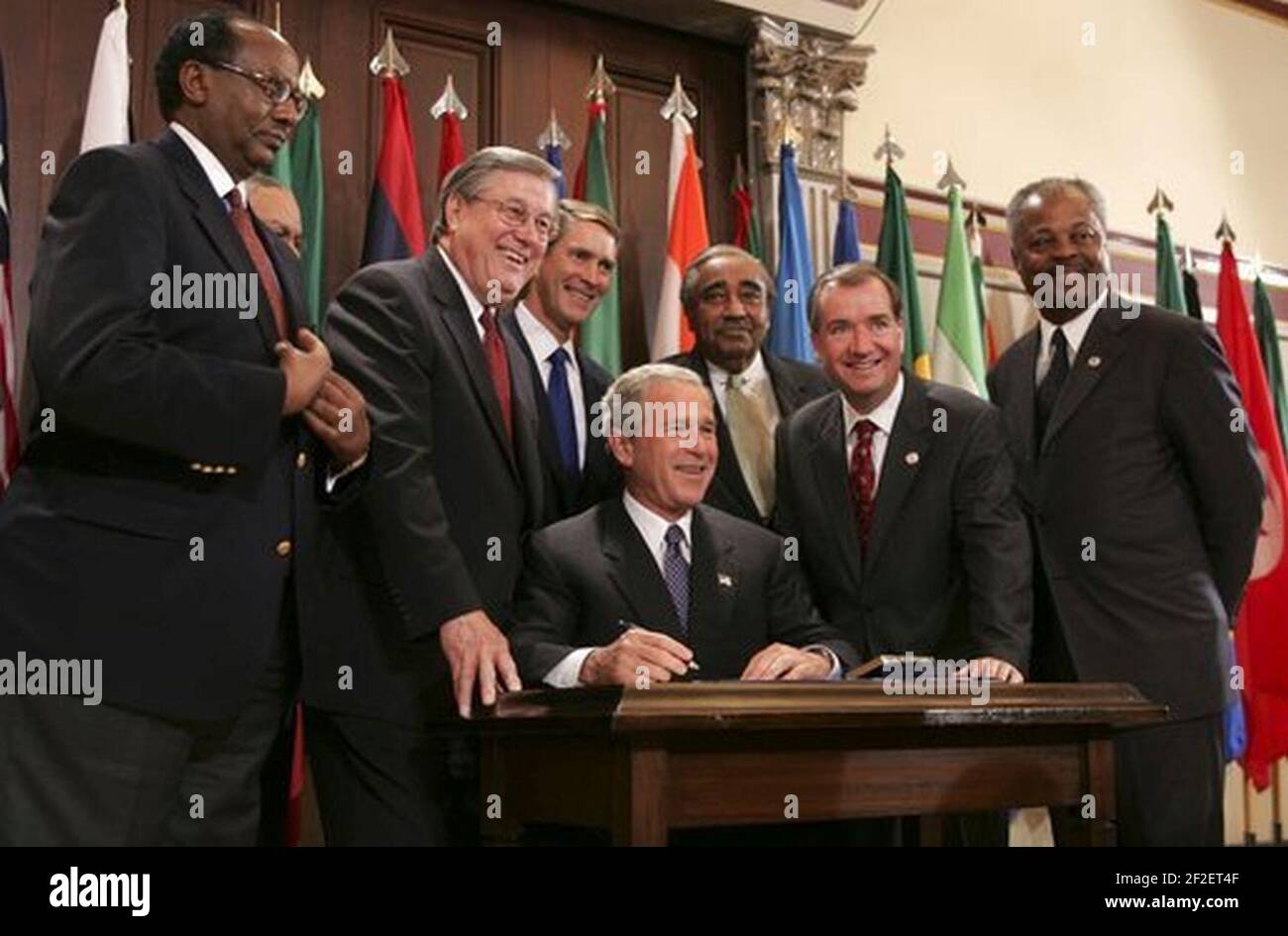 President Bush Signs African Growth and Opportunity Act Stock Photo - Alamy