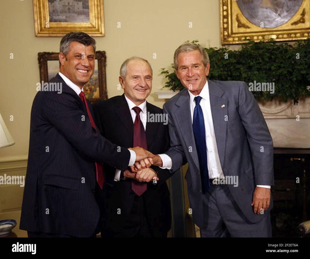 President Bush with leaders of Kosovo Stock Photo - Alamy