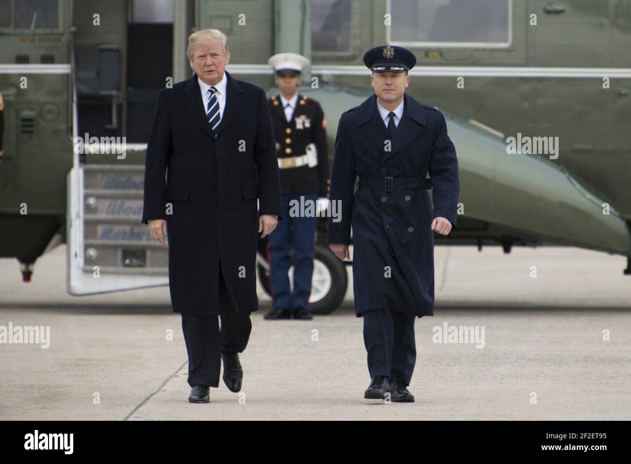 President Donald Trump and Col. Casey D. Eaton Stock Photo - Alamy