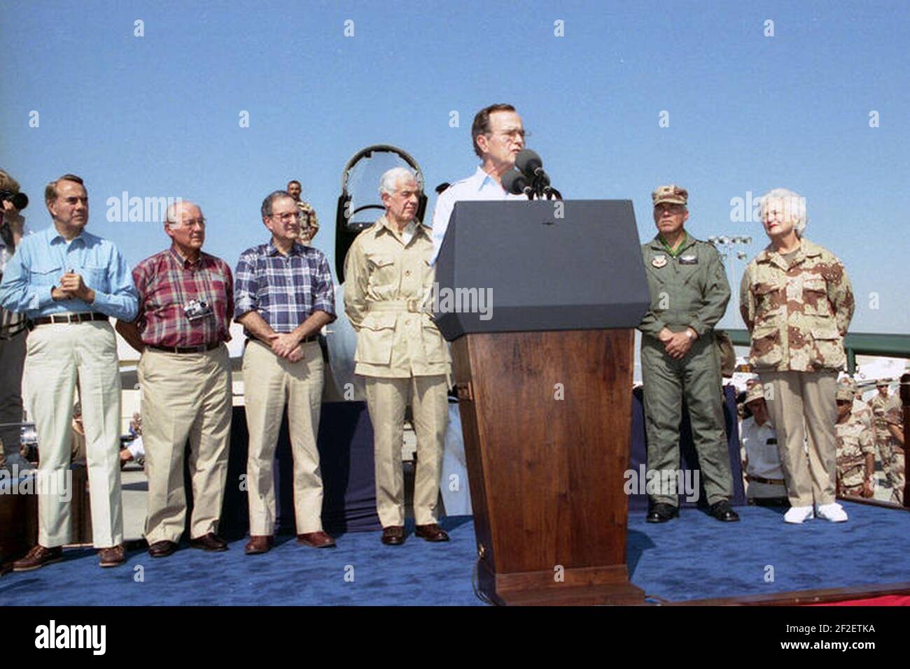 President George H. W. Bush and Mrs. Barbara Bush visit the Military ...
